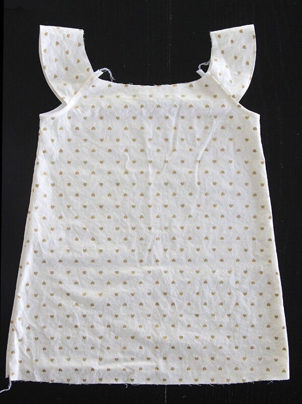 pleated flutter sleeve dress (free pattern in size 4T) - It's Always Autumn