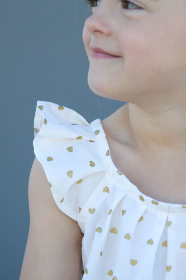 pleated flutter sleeve dress (free pattern in size 4T) - It's Always Autumn