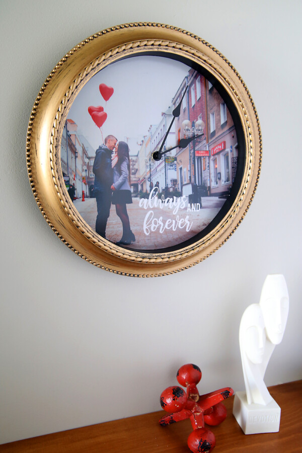 How to make a DIY personalized photo clock - It's Always Autumn