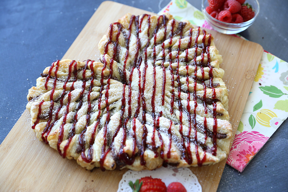 Raspberry Nutella puff pastry heart: easy Valentine's dessert! - It's Always Autumn