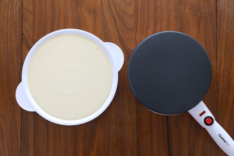 How to use a crepe maker for absolutely perfect crepes {SO EASY!} - It ...