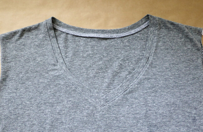 How to make a v-neck t-shirt {sewing pattern and tutorial} - It's ...