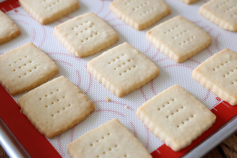 The BEST easy shortbread recipe - It's Always Autumn