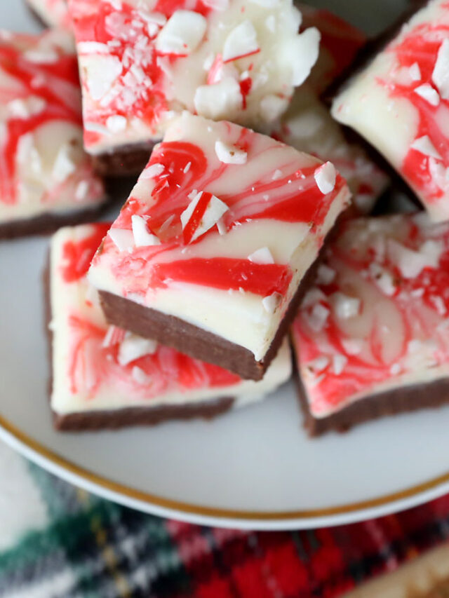 Easy Peppermint Bark Fudge {In The Microwave!} Story - It's Always Autumn