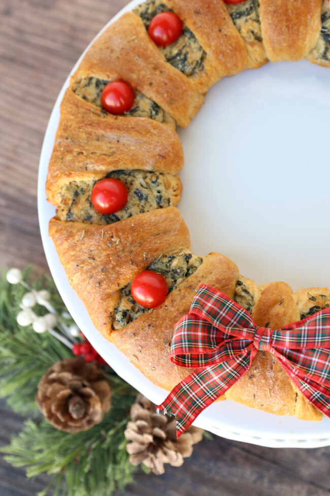 Spinach Dip Crescent Wreath {easy Christmas appetizer!} - It's Always ...