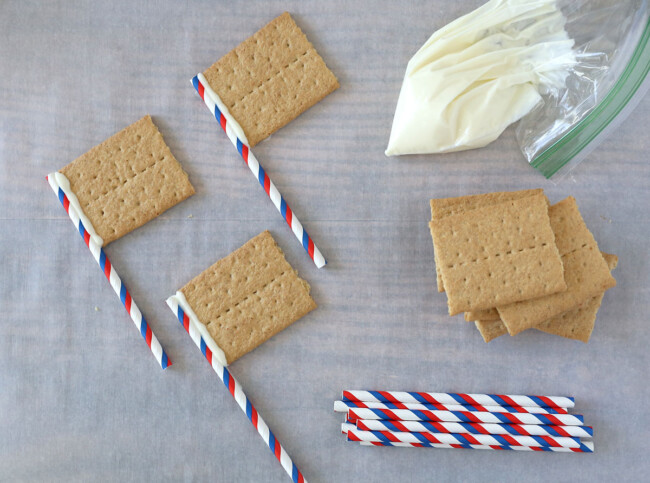 Graham Cracker Flags for the 4th of July - It's Always Autumn