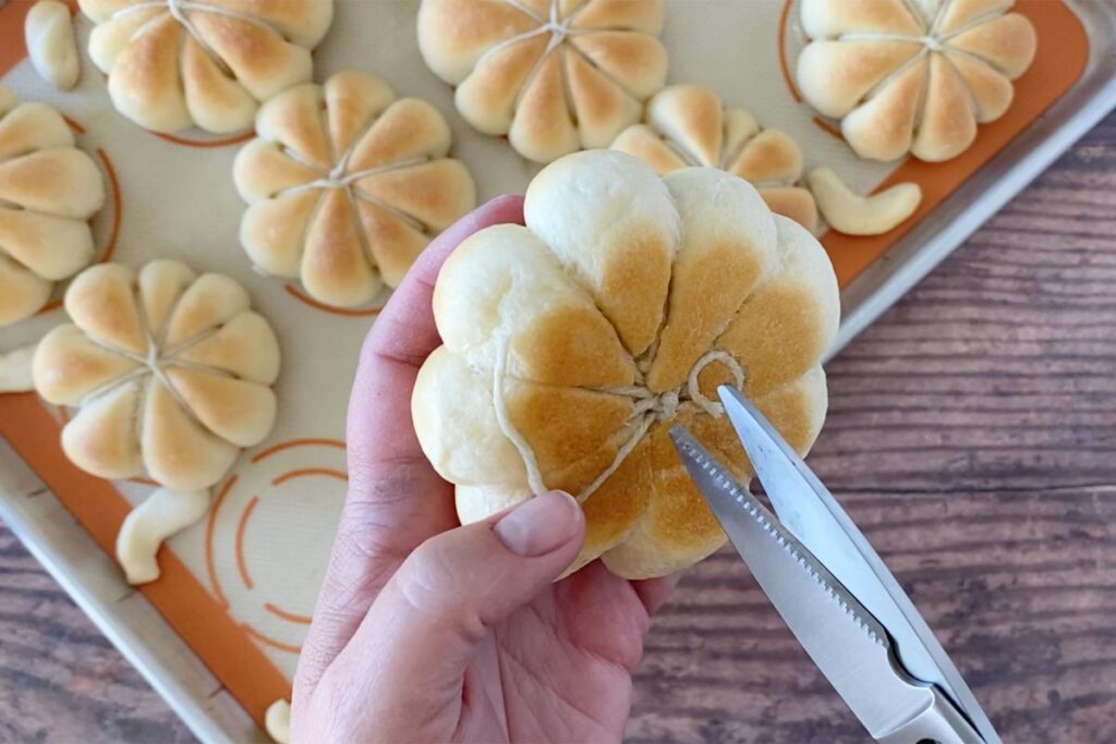 Pumpkin Shaped Dinner Rolls - It's Always Autumn
