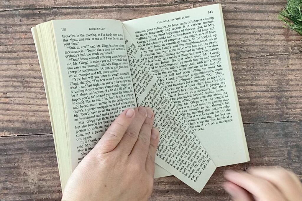 How to make a Folded Book Christmas Tree - It's Always Autumn