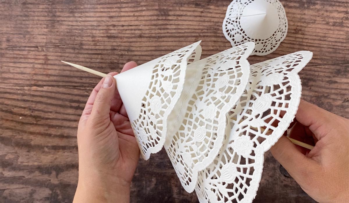 Make Paper Doily Christmas Trees {w/Dollar Store supplies} - It's ...