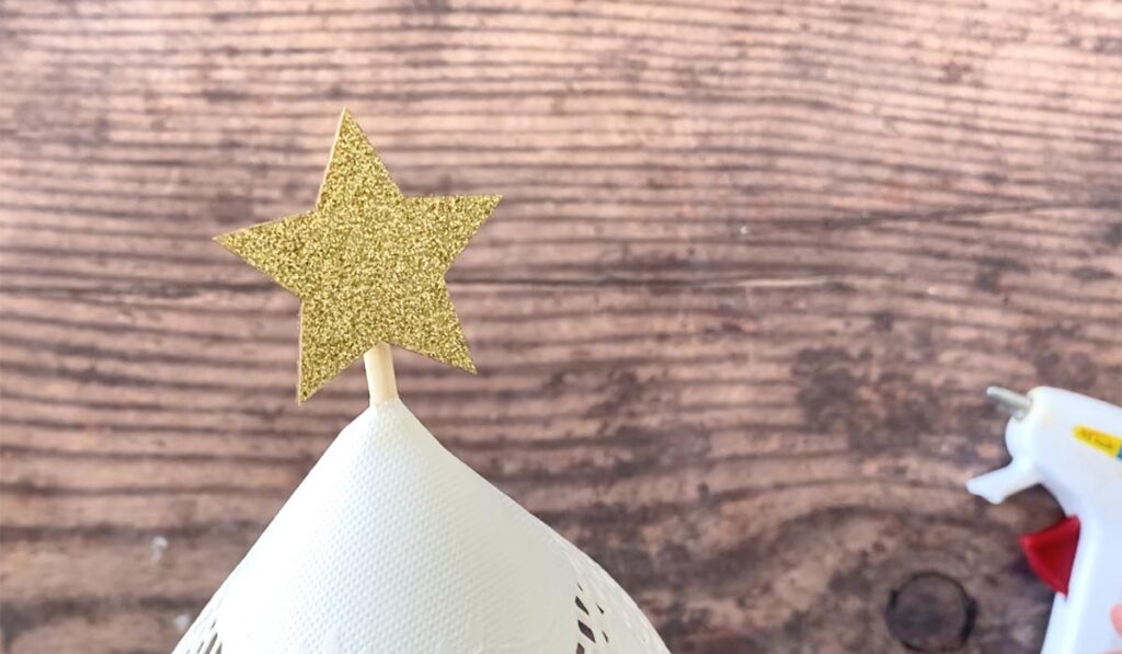 Make Paper Doily Christmas Trees {w/Dollar Store supplies} - It's ...