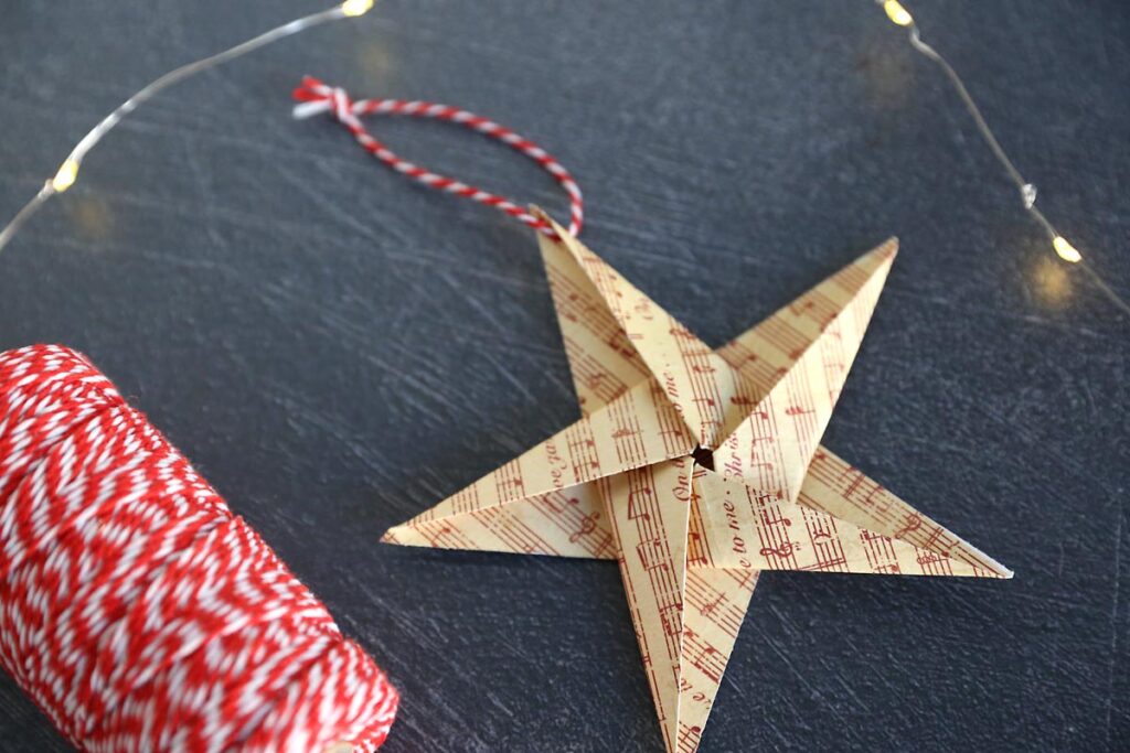 Fold an Origami Star {in 5 simple steps} - It's Always Autumn