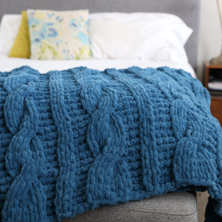 Make a gorgeous finger knit blanket with loop yarn {this is so easy ...