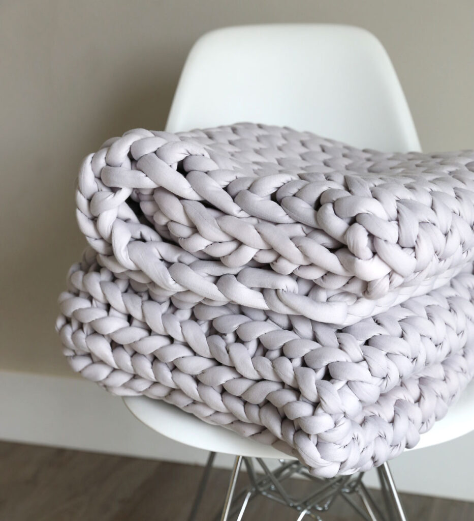 Chunky Hand Knit Blanket for Beginners - It's Always Autumn