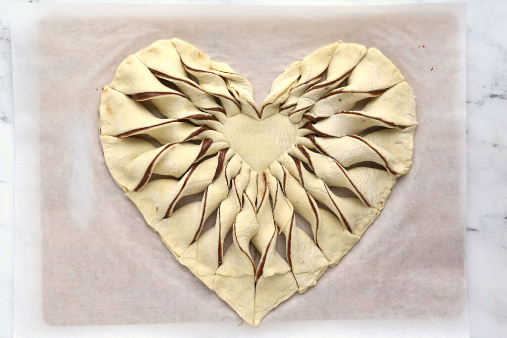 Nutella Pull Apart Pastry Heart - It's Always Autumn