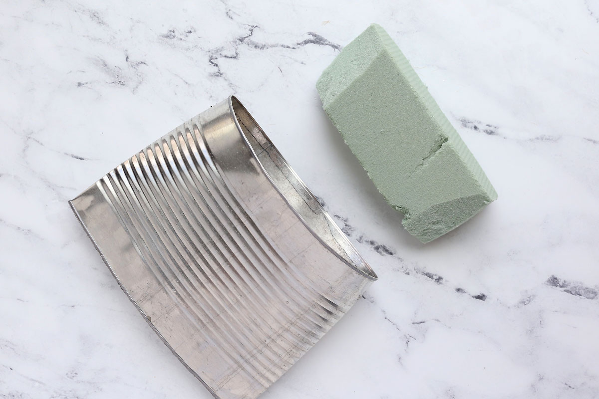 DIY Smashed Can Door Hanger - It's Always Autumn