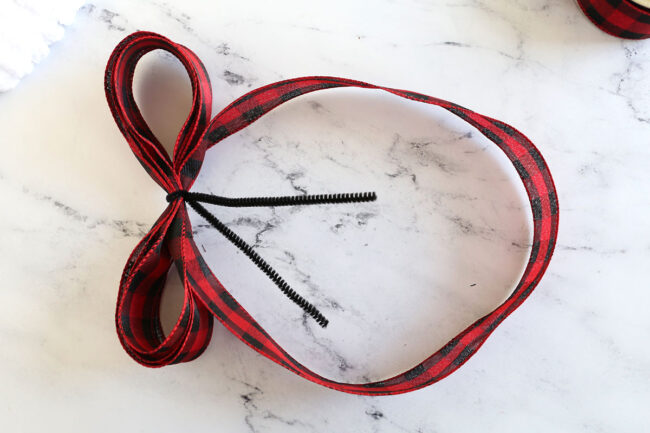 DIY Yarn + Ribbon Wreath - It's Always Autumn