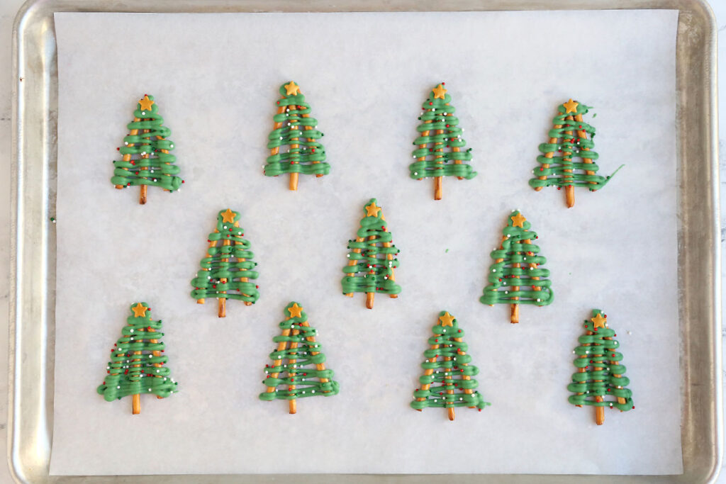 Pretzel Christmas Tree Treats - It's Always Autumn