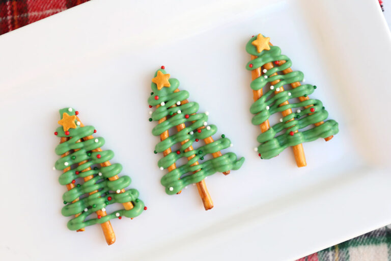 Pretzel Christmas Tree Treats - It's Always Autumn
