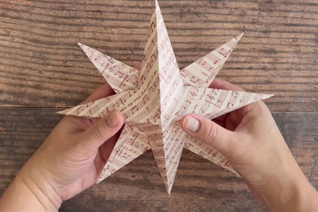 3D Paper Stars {Christmas Ornaments} - It's Always Autumn