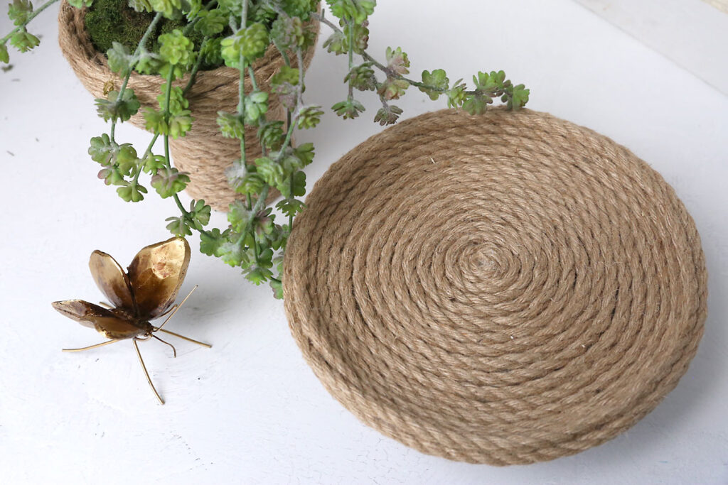 DIY Home Decor Rope Trays - It's Always Autumn